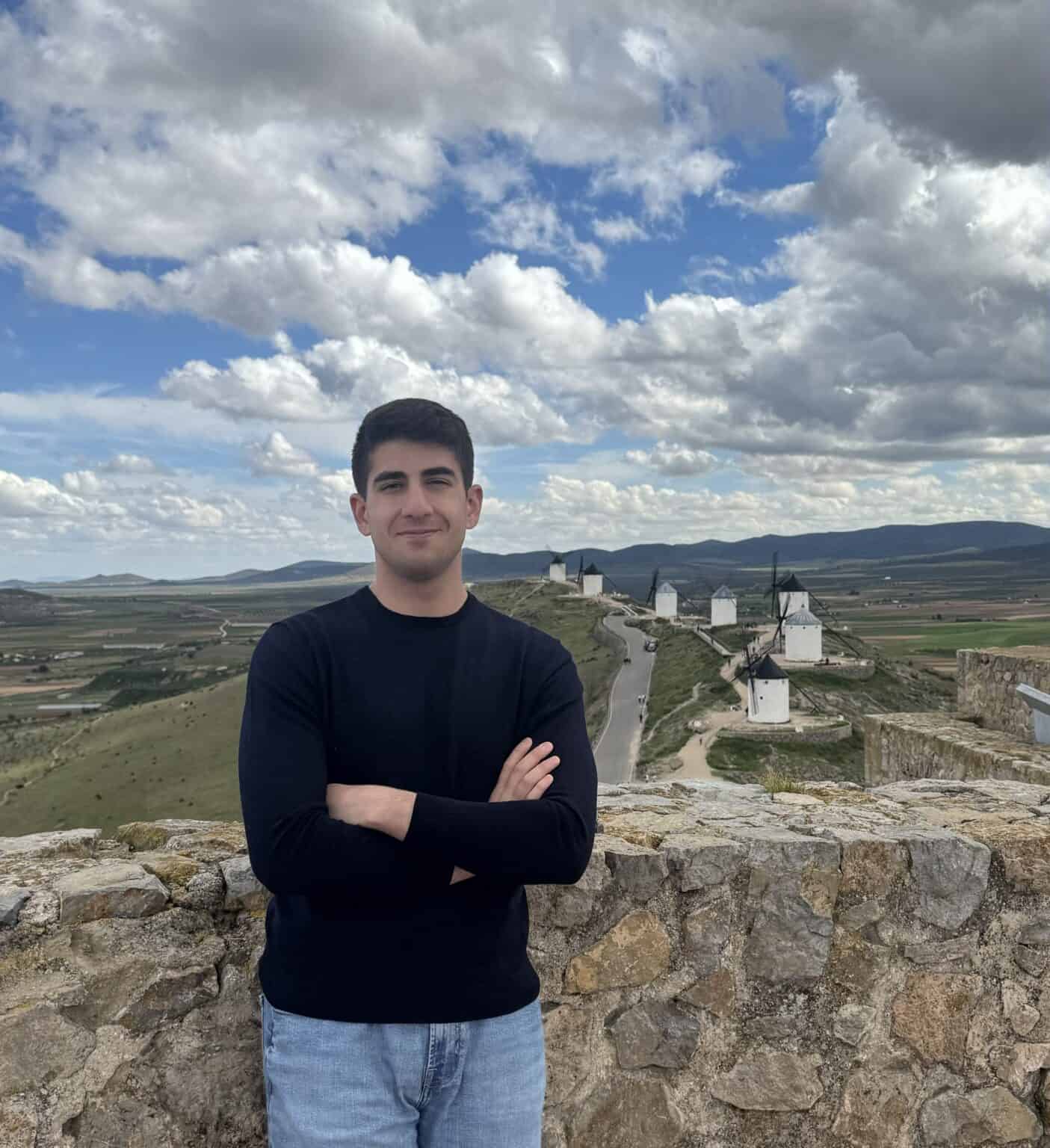 Amirali Ghajari, el joven de 17 años que ha escrito una novela de ...